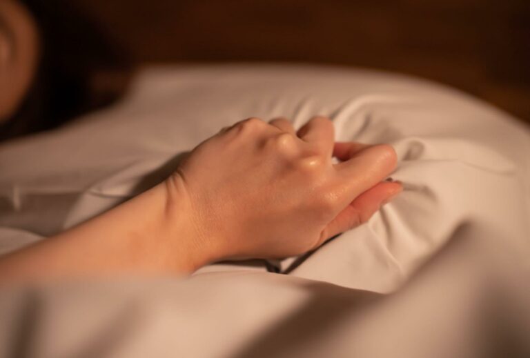 セックス中の声はどう出せば良い?男性が興奮するあえぎ方を伝授│熟女動画を見るならソクヨム